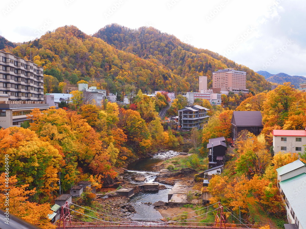 北海道の絶景 秋の定山渓温泉 紅葉風景 Stock Foto Adobe Stock