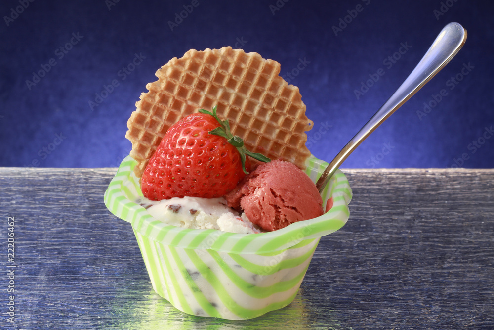 coppetta gelato Stock Photo | Adobe Stock