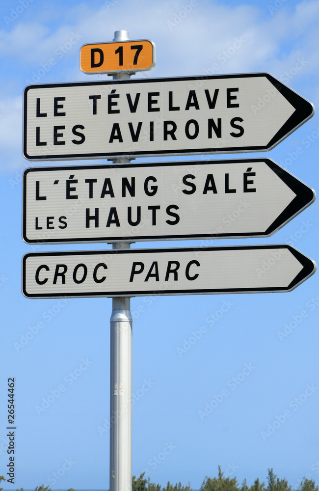 panneau d'indications routières Stock Photo | Adobe Stock