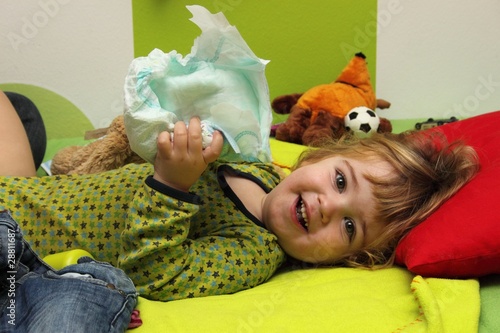 Kleiner Junge mit Windel Stock-Foto | Adobe Stock