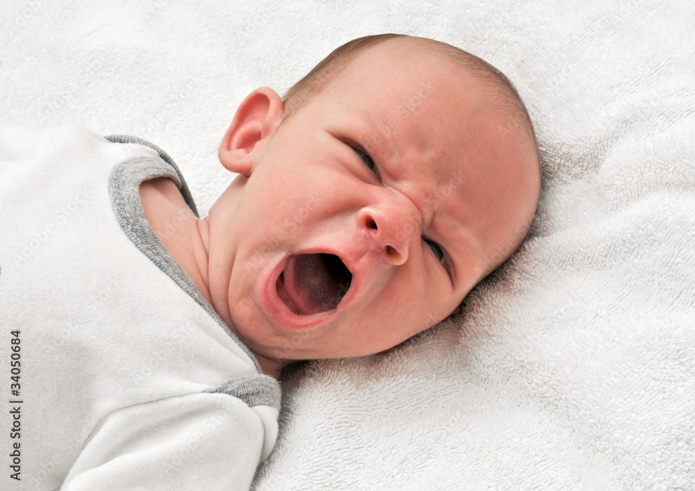 Stock-Foto „gähnendes Baby“ | Adobe Stock