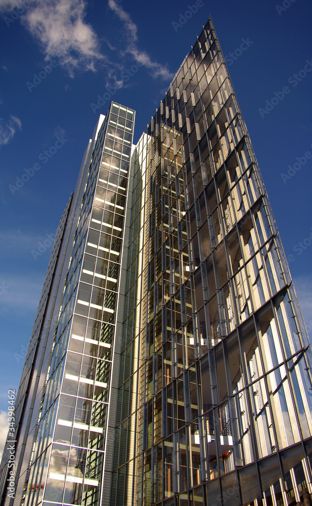 Stock-Foto „Modern glass skyscraper at Heilbronner Strasse in Stuttgart ...