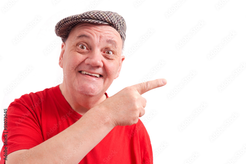 homme âgé au sourire radieux qui pointe le doigt sur fond blanc Stock ...