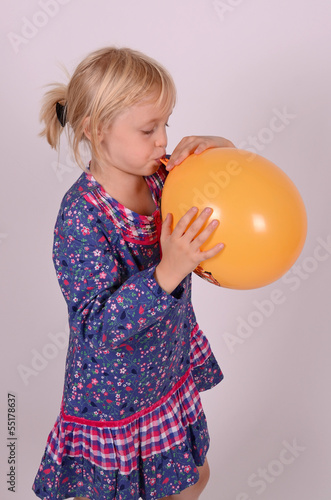 Mädchen Mit Luftballon Stock Foto Adobe Stock