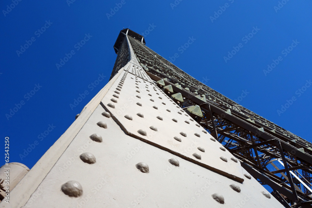 Structure métallique de la Tour Eiffel à Paris Stock Photo | Adobe Stock