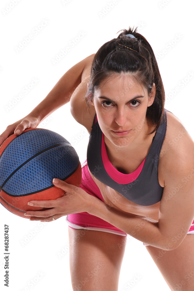 Foto de Stock Mujer jugando balón cesto. | Adobe Stock
