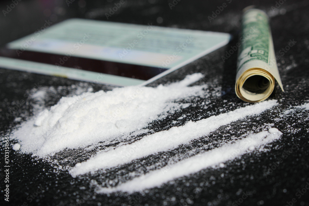 Foto de Stock Lines of cocaine, credit card and one dollar bill | Adobe ...