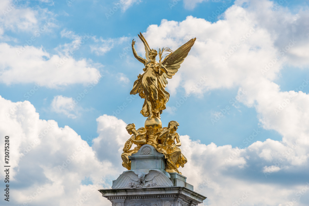 Golden angel on top of the Victoria Memorial, Buckingham Palace Stock ...