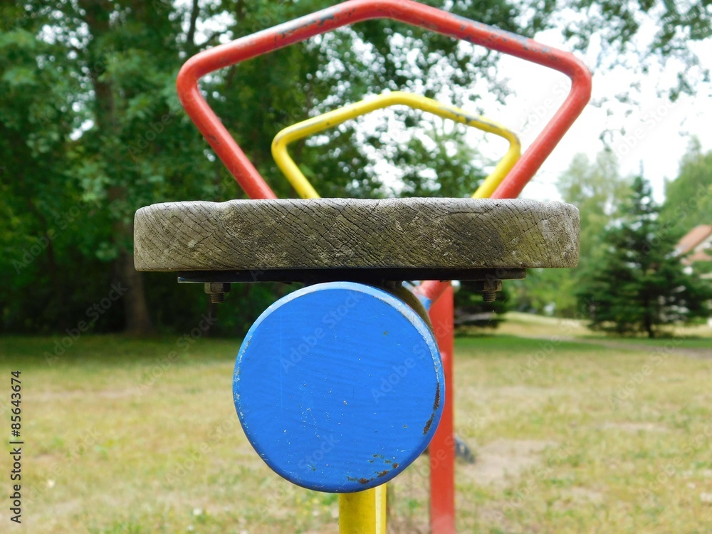 Stock-Foto „Wippe auf dem Spielplatz “ | Adobe Stock