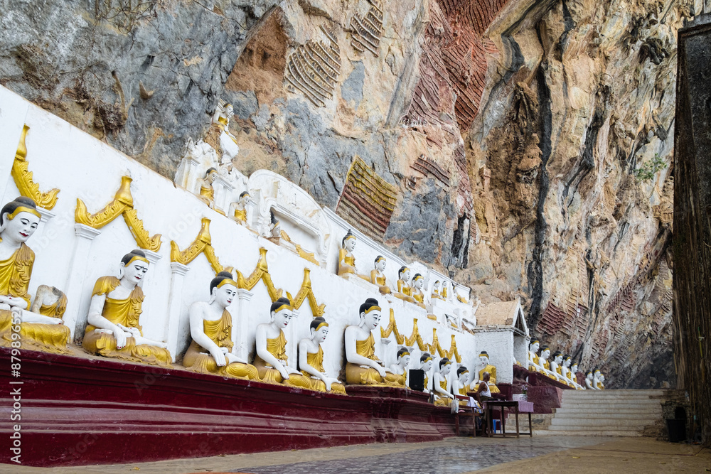 Foto Kaw Goon Cave / Many of Buddha Images and Hundreds of rock ...