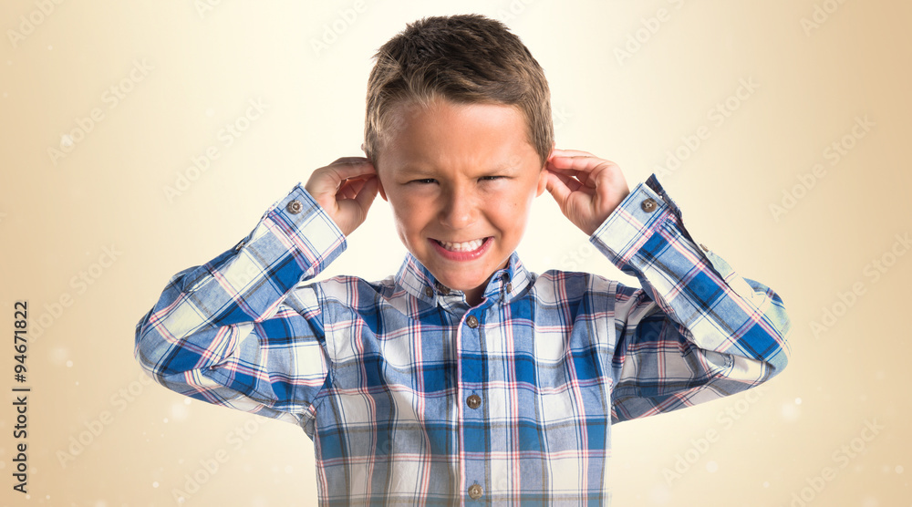 Stock-Foto „Kid covering his ears“ | Adobe Stock