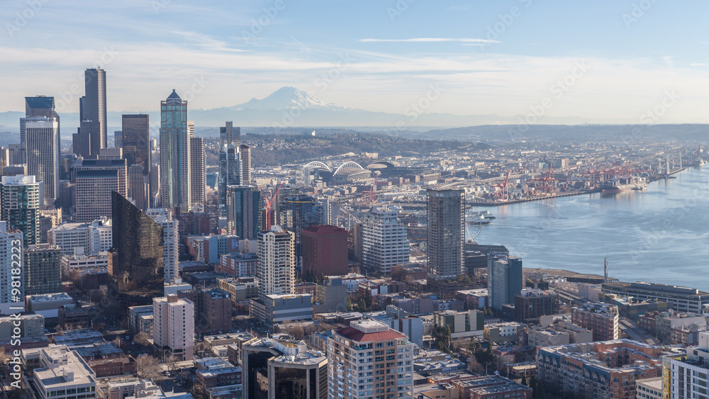 Cityscape: the urban landscape, downtown Seattle and Mount Rainier ...