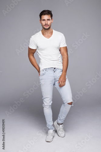 Handsome man wearing jeans and white t-shirt Stock 写真 | Adobe Stock Handsome man wearing jeans and white t-shirt Stock 写真 | Adobe Stock