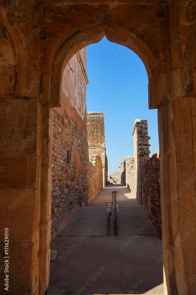 Foto Entrance to the Chittogarh fort, one of the largest ancient forts ...