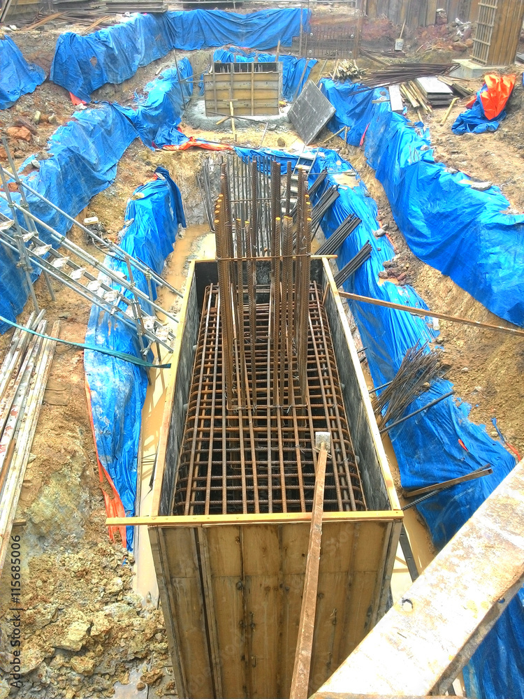 Foto de Stock Pile cap form work with reinforcement bar in it and the ...