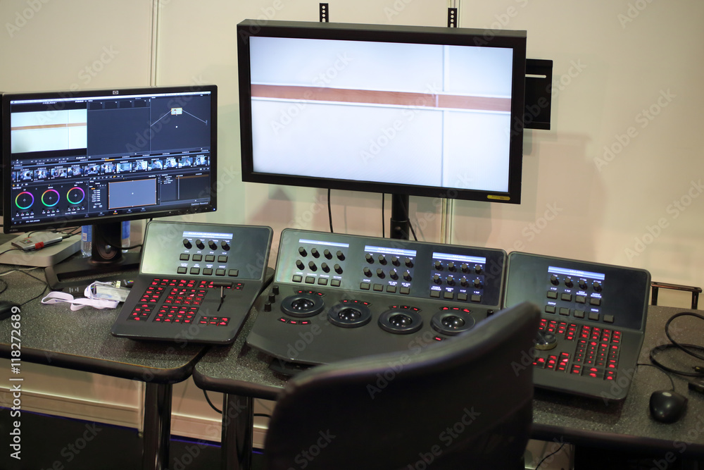 Equipment for mounting movie with a monitor, software and control panel ...