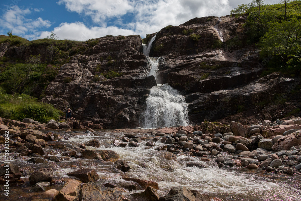 Wasserfälle des Coe-Rivers in Glen Coe, Highlands, Schottland Stock ...