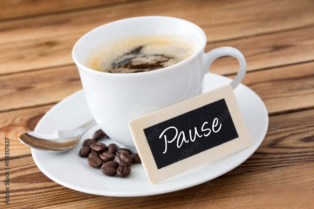 Stock-Foto „Kaffee und Schild - Pause“ | Adobe Stock