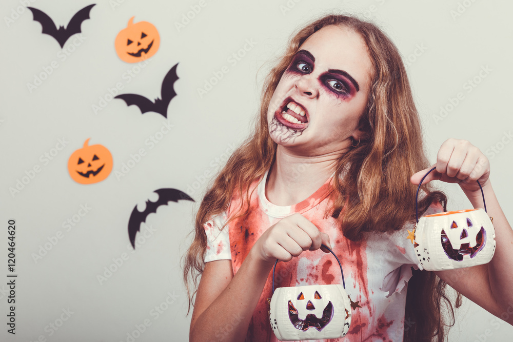 Stock-Foto „Teen girl in costume zombie.“ | Adobe Stock