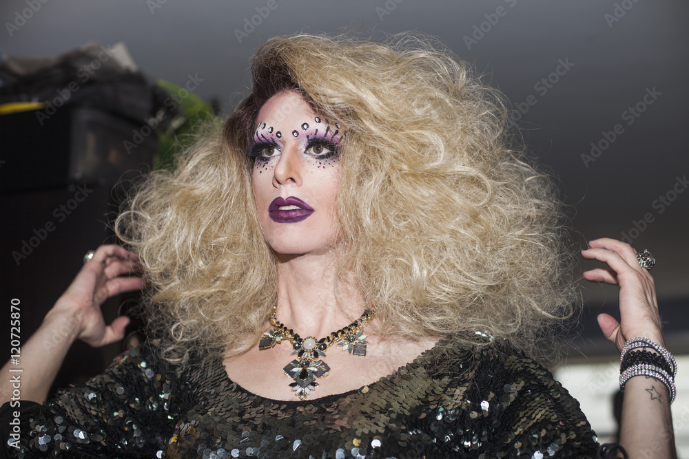 Stock-Foto „Drag queen standing indoors“ | Adobe Stock