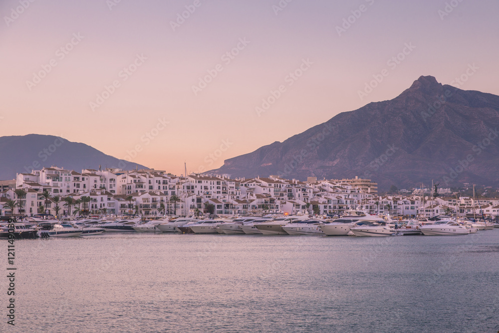 Foto de Stock Puerto Banus was built in 1970 by Jose Banus. More ...