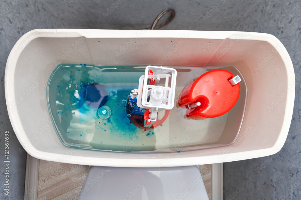 Flush mechanism inside cistern of toilet, blue water tablet diss 素材庫相片 ...