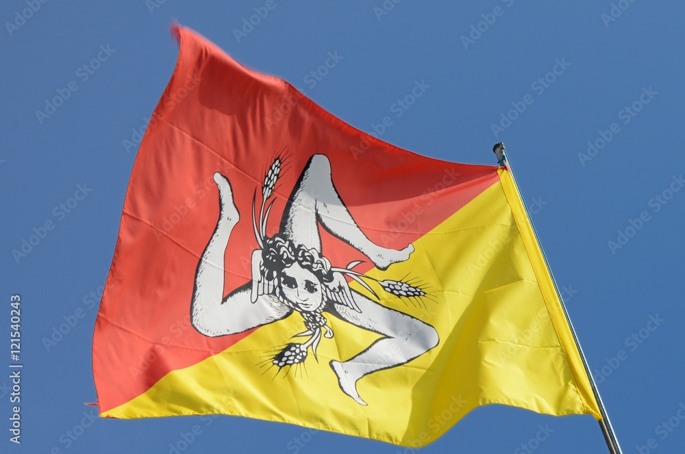 Photo Stock La Trinacria, le drapeau Sicile | Adobe Stock