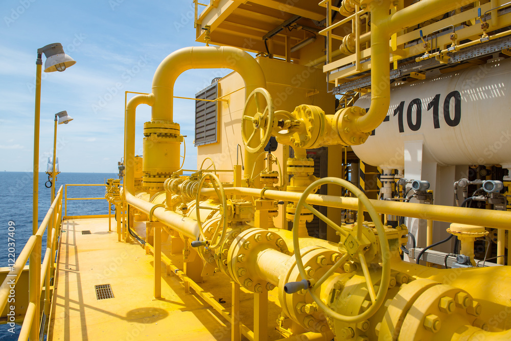 Pipeline production and valve for oil and gas production process ...