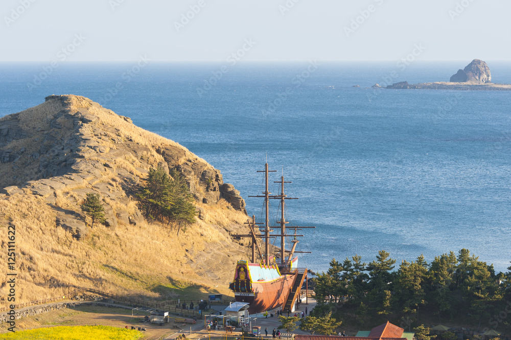 Hamel's Ship and Dragon Head Cape at famous natural monument Yon Stock ...