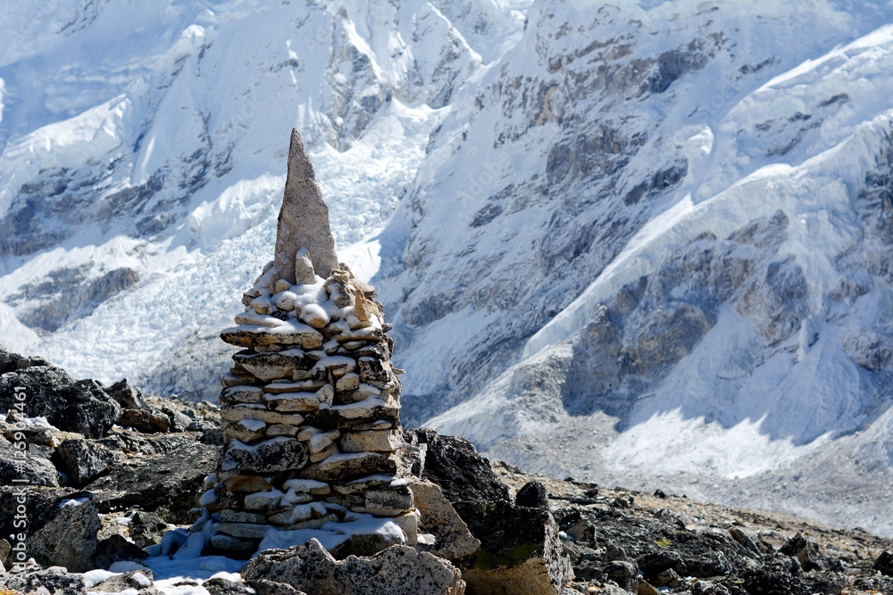 Hiking in Khumbu Valley in Himalayas mountains, Kala Pattar and Everest ...