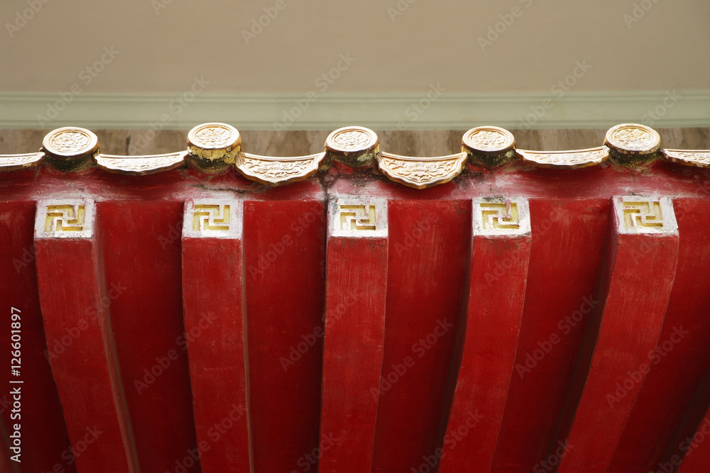 Foto de Stock Detail of carving on Chinese temple roof overhang ...