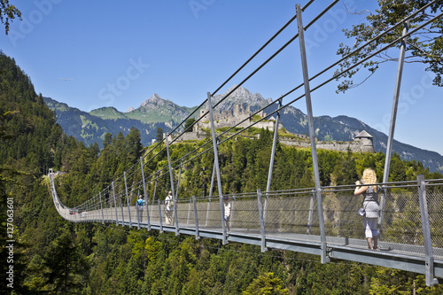Hängebrücke mit Burgruine Ehrenberg bei Reutte, Österreich. Stock Photo ... Hängebrücke mit Burgruine Ehrenberg bei Reutte, Österreich. Stock Photo ...