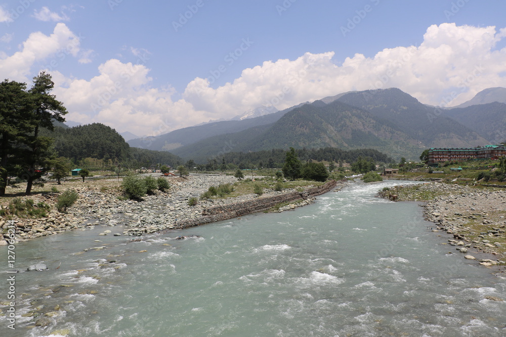 Beautiful scenic Lidder river flowing through Pahalgam Valley in Jammu ...