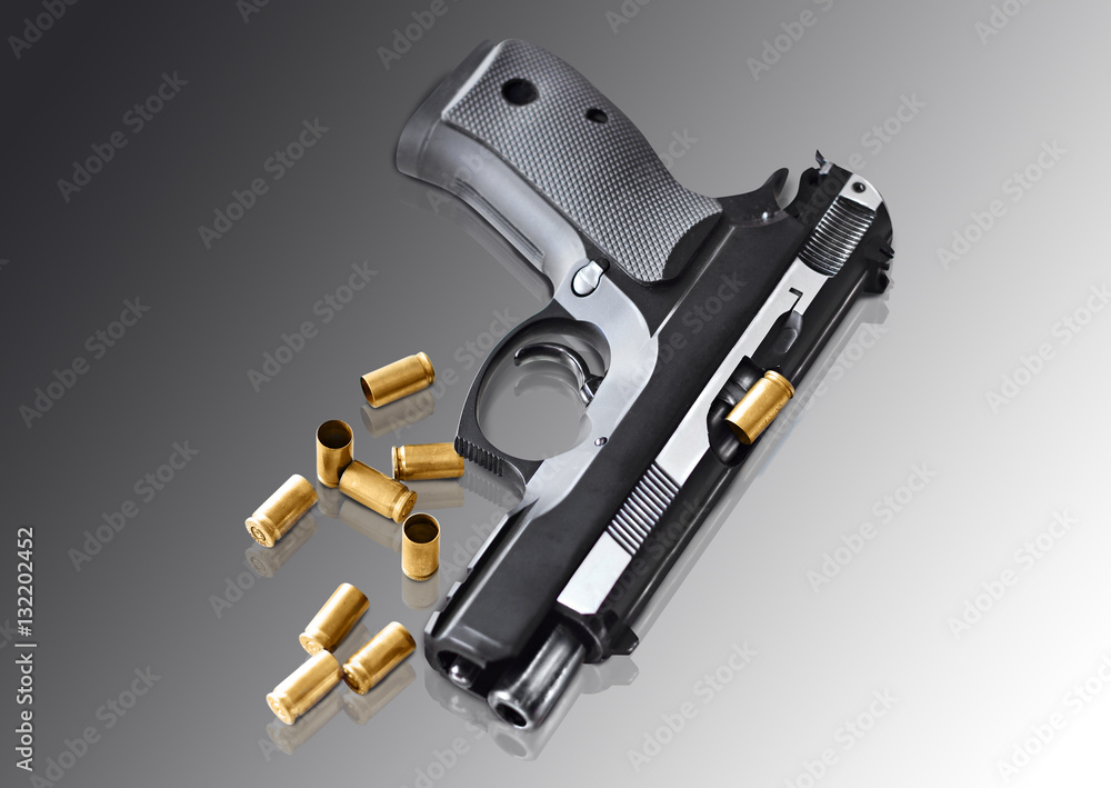 real hand gun pistole 9mm isolated の Stock フォト | Adobe Stock