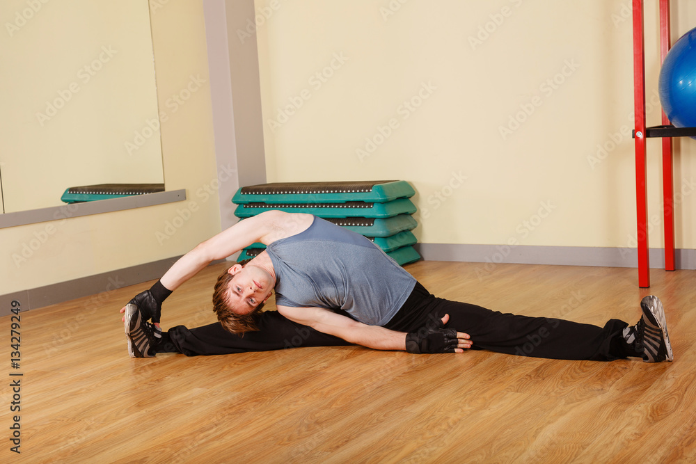 Man sitting on cross splits. Stretching after a workout. Healthy ...