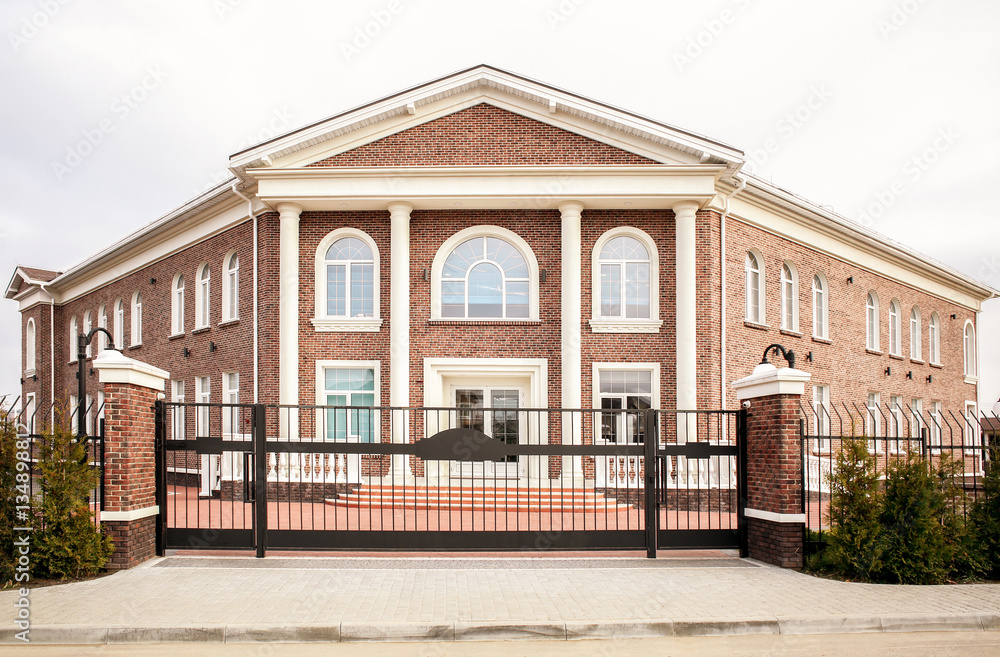 Exterior of elementary school building Stock Photo | Adobe Stock