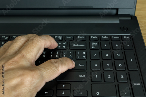 finger press to enter button on laptop keyboard. foto de Stock | Adobe ... finger press to enter button on laptop keyboard. foto de Stock | Adobe ...