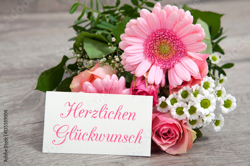 Blumen und Karte: Herzlichen Glückwunsch Stock Photo | Adobe Stock