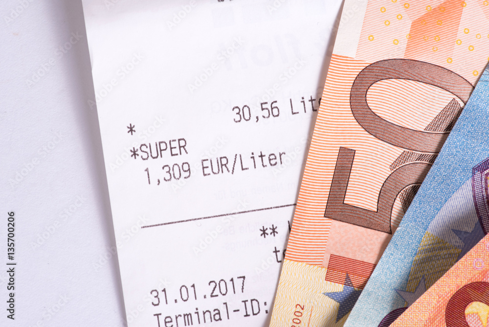 Euro Geldscheine und ein Kassenzettel von einer Tankstelle Stock Photo | Adobe Stock