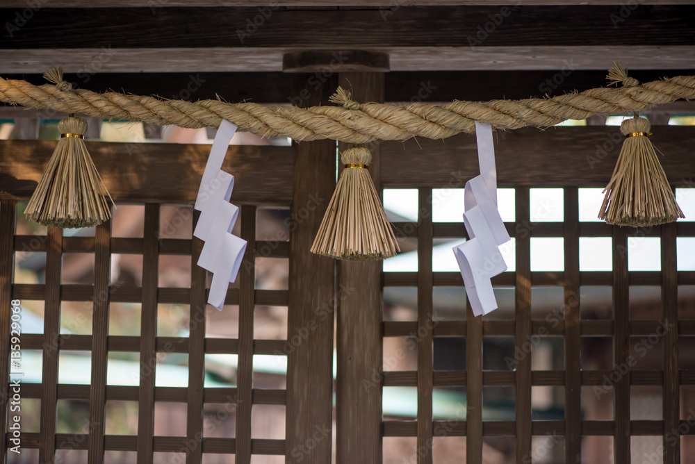 ภาพถ่าย Stock Close-up detail of shimenawa rope and paper streamers ...