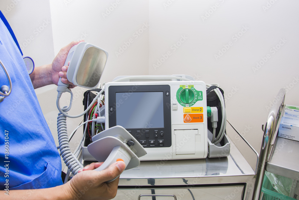 doctor use ekg defibrillators monitor in emergency room Stock Photo ...