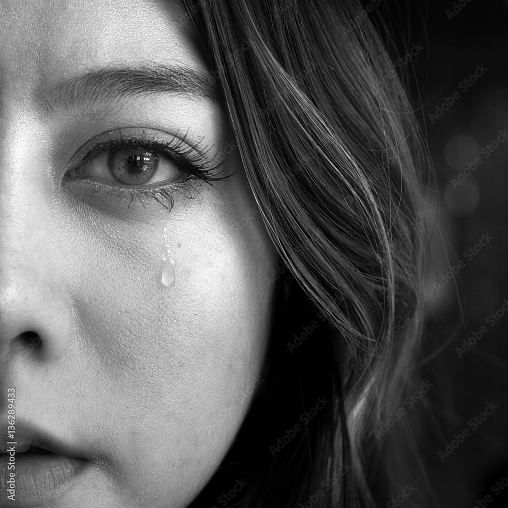 (Black and white) beauty girl cry ,Upset, women crying Sad Stock Photo ...