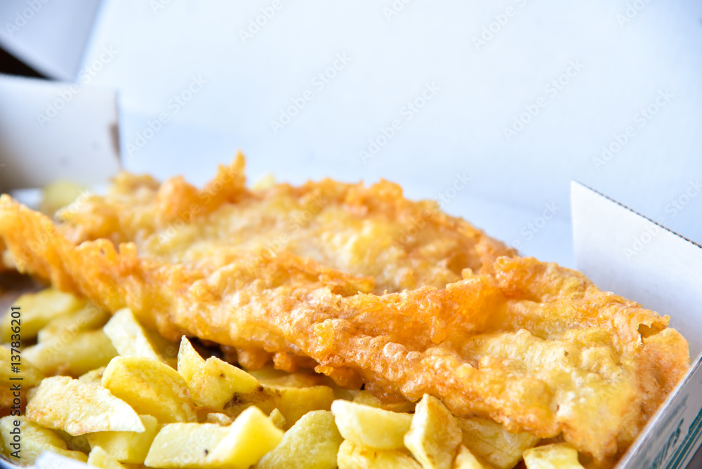 Stock-Foto „Fish and chips in take away box“ | Adobe Stock