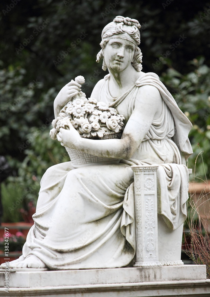 Statua della dea Diana Stock Photo | Adobe Stock