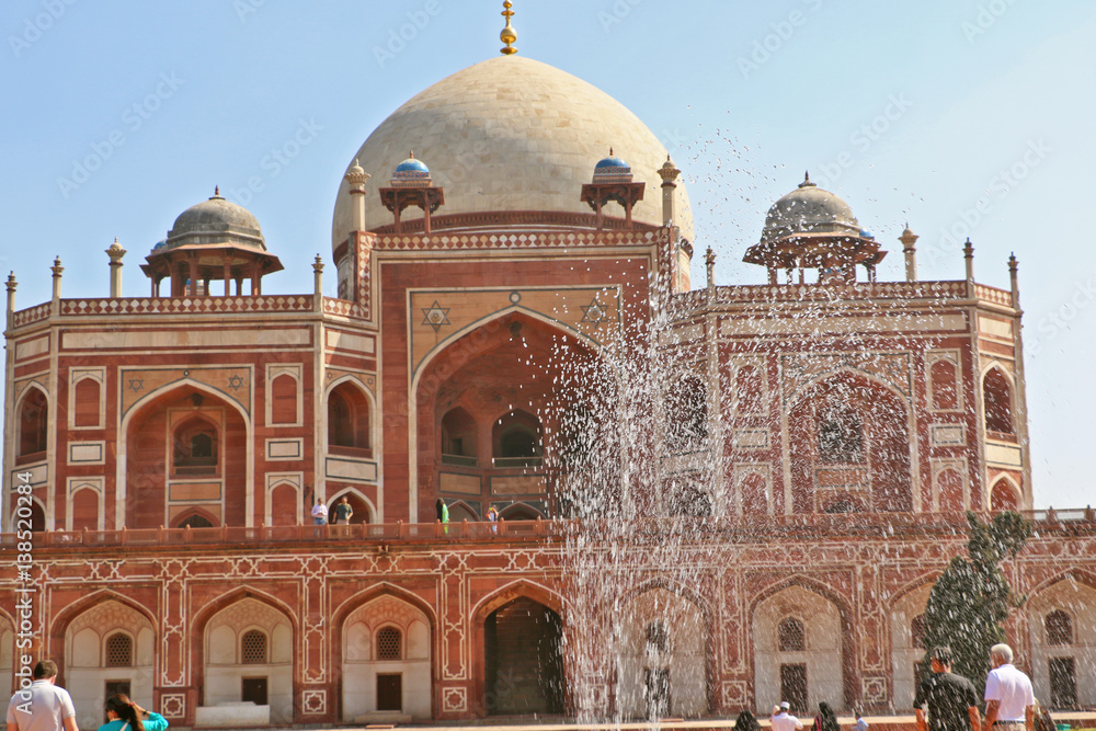 Mughal Emperor Humayun tomb was commissioned by his wife Bega Begum in ...