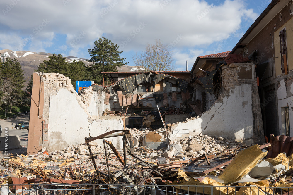 Casa distrutta dal terremoto in Norcia, Italia Stock Photo | Adobe Stock
