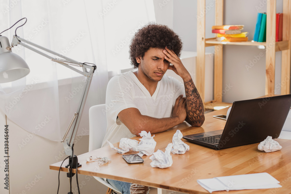 Foto de Stock young man feeling tired, leaning his head on hand and ...