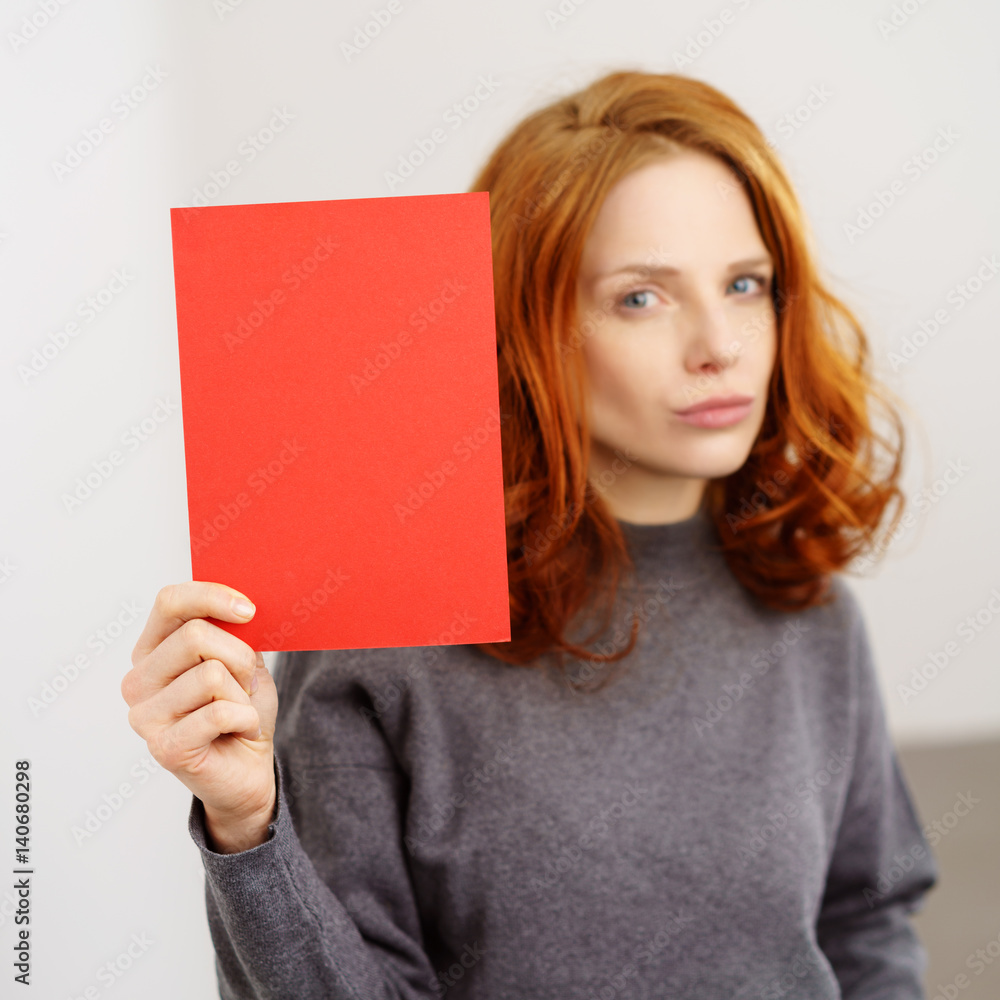 frau zeigt die rote karte Stock Photo | Adobe Stock