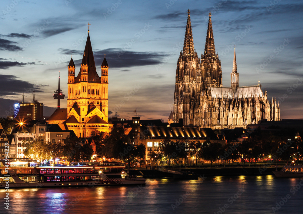cologne skyline at night Stock Photo | Adobe Stock