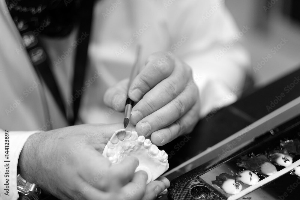 Making an individual tooth crown in a denture laboratory の Stock フォト ...
